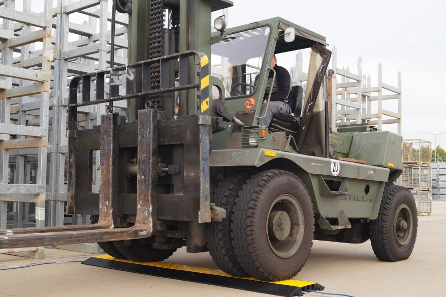 SET 10 buc. Protectii pentru cabluri, 3 canele Ø 5cm, trafic auto ― DNC ...