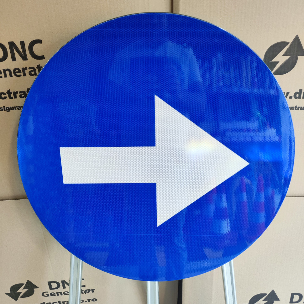 La dreapta, Indicator rutier (D2) | Semn de circulatie ― DNC Trafic