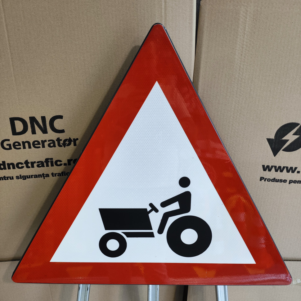 Masini si utilaje agricole, Indicator rutier | Semn de circulatie ― DNC ...