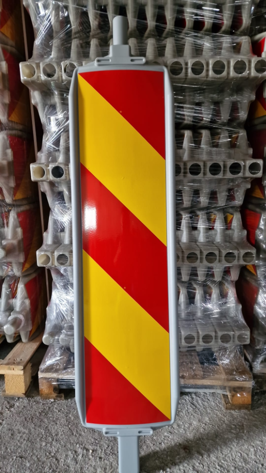 Baliza Directionala 18kg + Lampa De Semnalizare Cu Lumina Galbena Intermitenta ― DNC Trafic